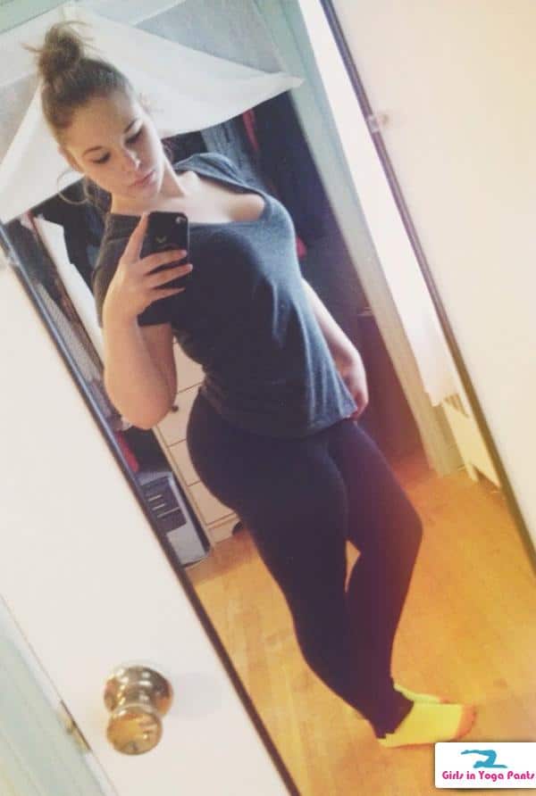 22 Perfect College Girls In Yoga Pants Yoga Pants Girls In Yoga Pants Big Booty