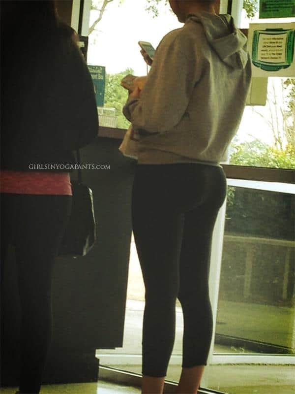 UNCW CREEP SHOTS - GirlsInYogaPants.com