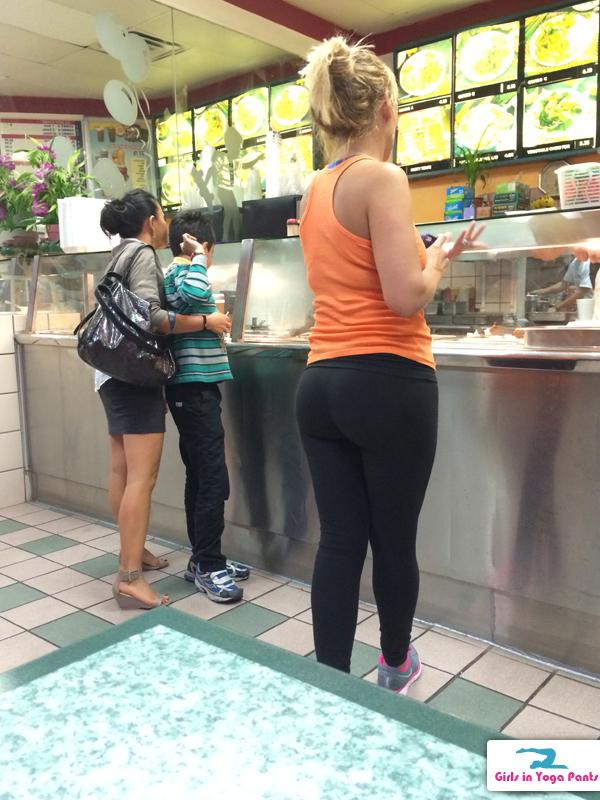 Creep Shot: Lunch Time Booty - GirlsInYogaPants.com
